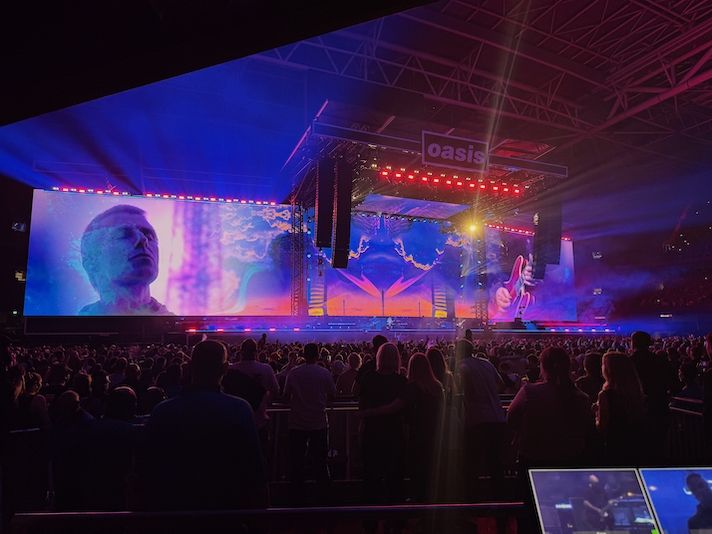 Giant LED wall provides impressive visuals for Oasis tour | Auditoria ...